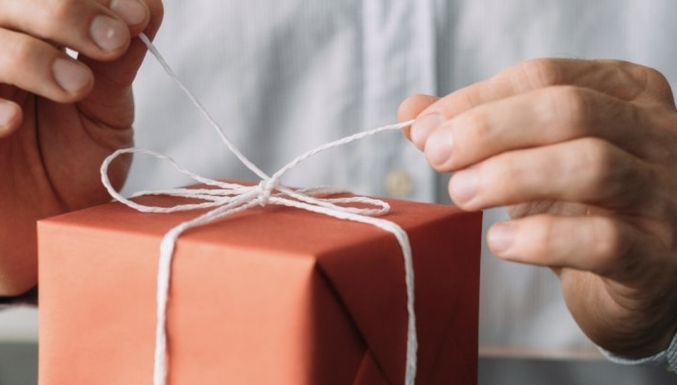 35 Corporate Gifts Your Coworkers Will Never Forget